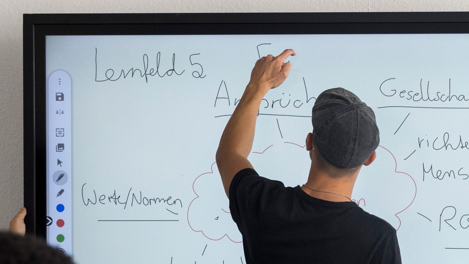 Digitales Lernen bei GALB: Unterricht mit Smartboard u. Schulcoud